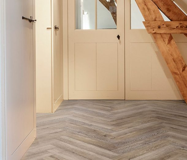 Brede visgraat pvc-vloeren - De Woonspecialist