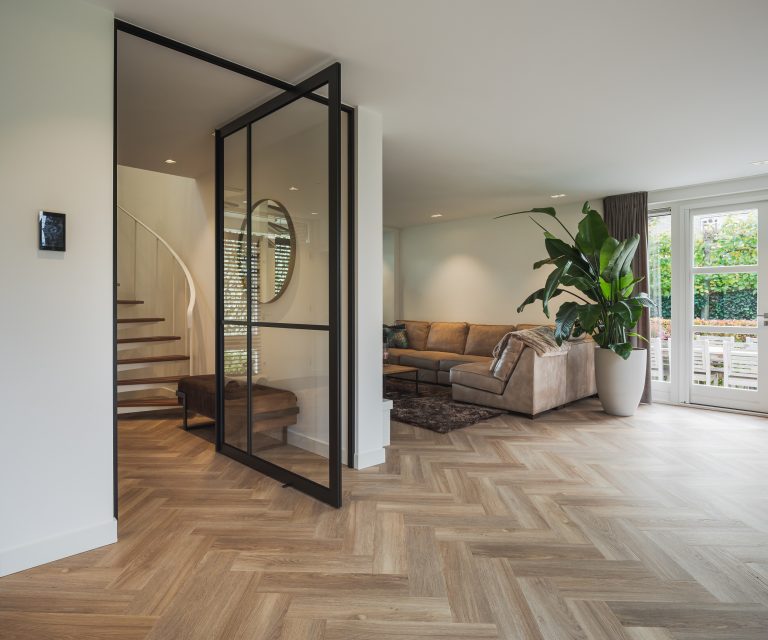 Brede visgraat pvc-vloeren - De Woonspecialist