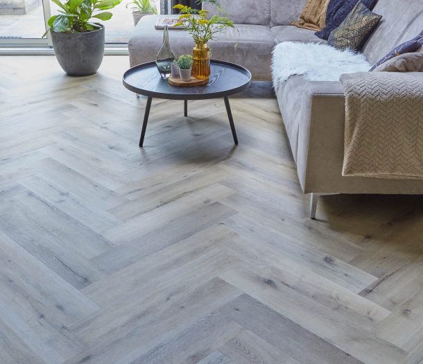 Brede visgraat pvc-vloeren - De Woonspecialist